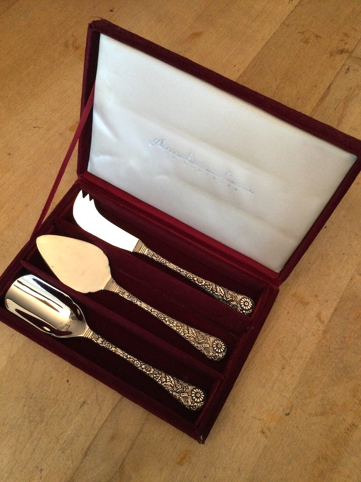 Cheese serving set in original box– The Loving Spoon